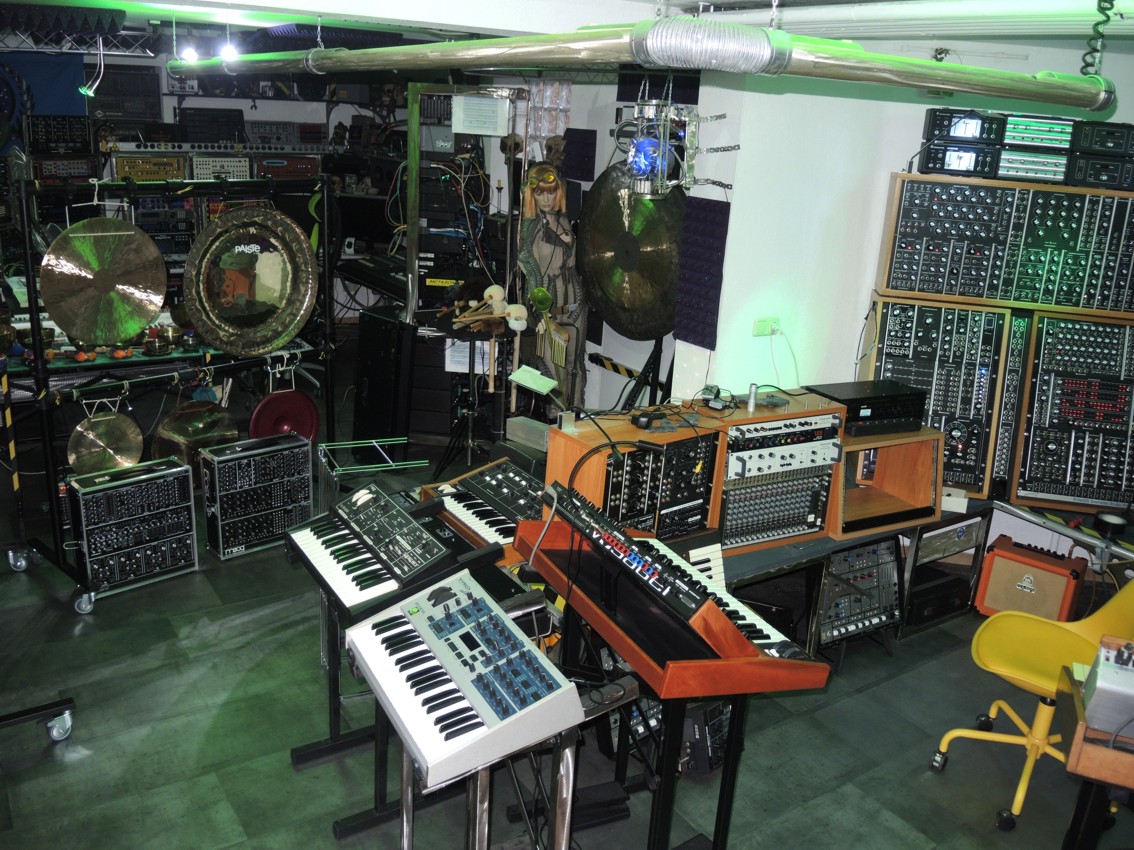 Aliens-Project » SynxsS Studio News #280 -Modularsystem -Rack Umbau