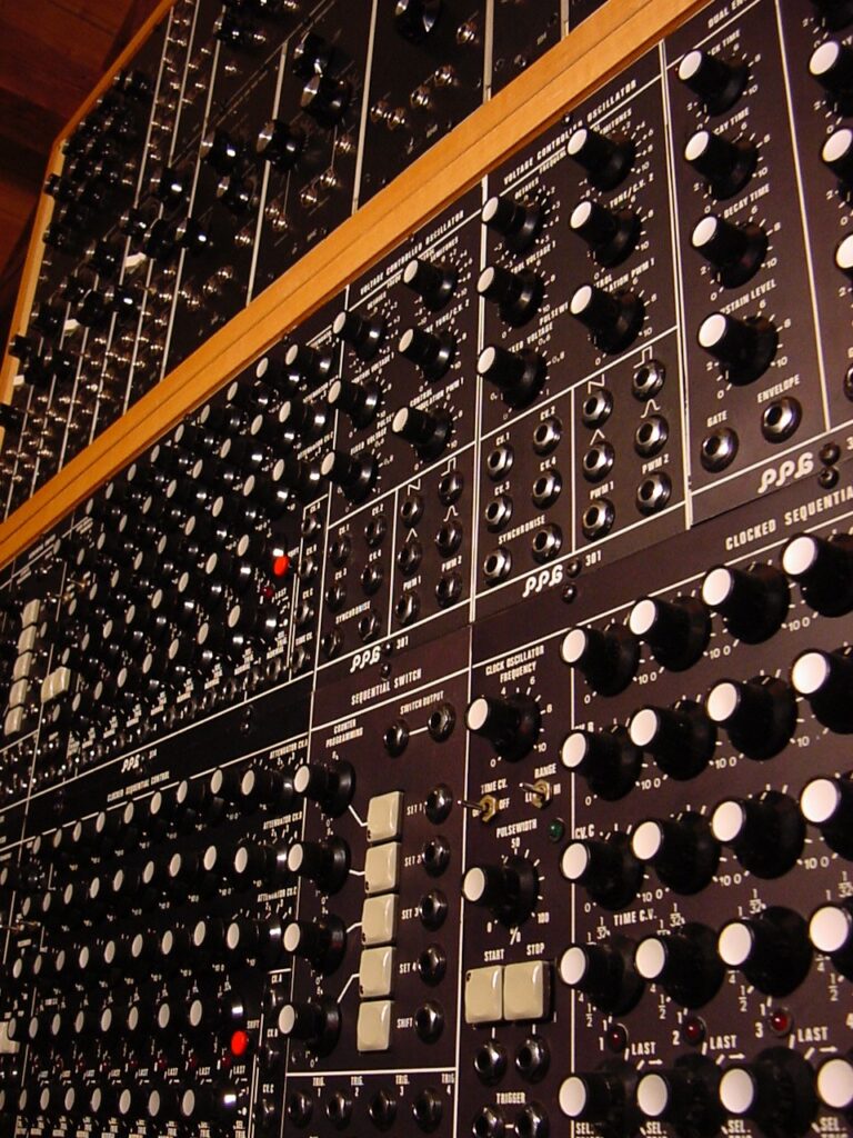 Aliens-Project » very rare synthesizers from the old SynxsS studio ...